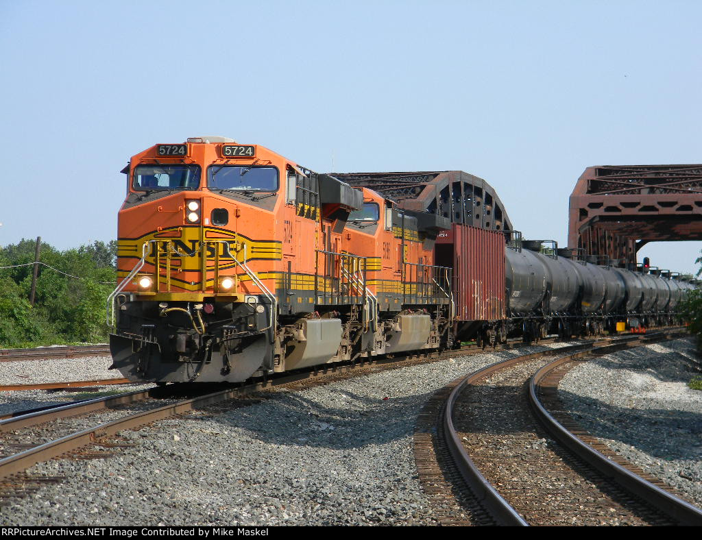 BNSF 5724